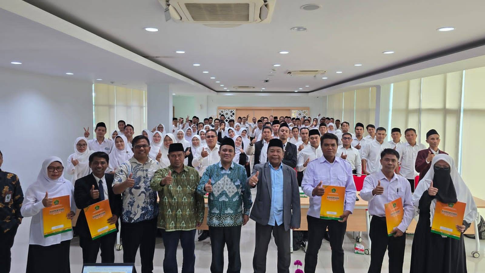 Tiga Dosen STAI NW Samawa Terima Sertifikat Serdos - STAI NW SAMAWA